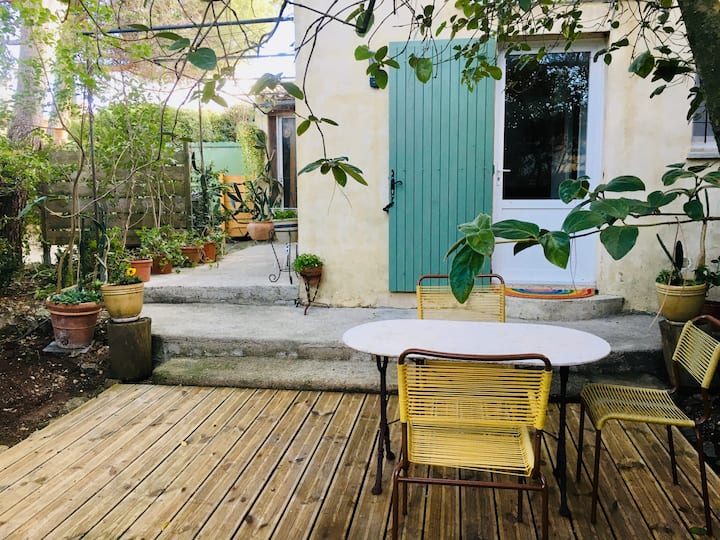 Petite Dépendance Sur Un Terrain Arboré. - Montpellier
