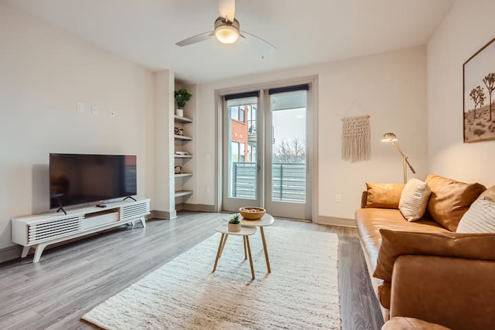 Trendy East Side | 1-bedroom Apt I The Bindel - Austin, TX