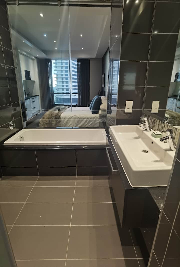 Executive Apartment In The Heart Of Sandton - Sandton