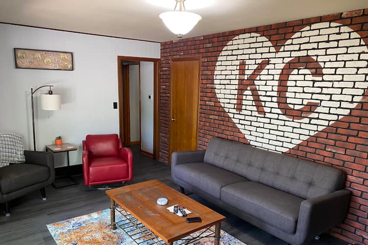 10 Acres Of Fun. Cute Home With Disc Golf Course. - Kansas City