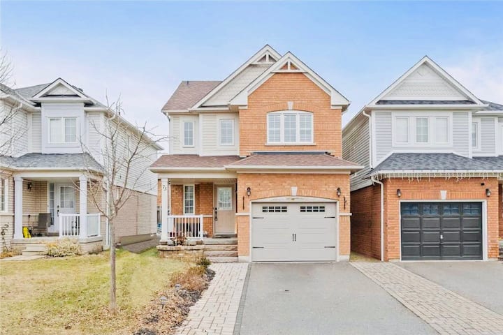 Beautiful 3 Bedroom Entire Detached Home - Whitby