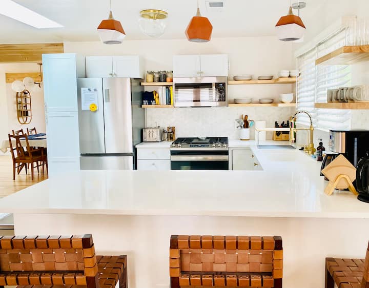 Quiet, Peaceful & Bright Home For You To Rest! - Albuquerque