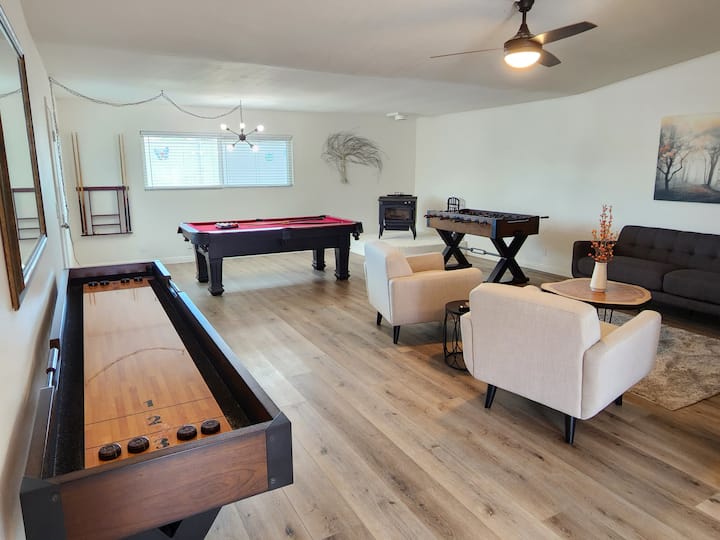 The Supreme House W/ Pool, Spa & Games - Yucca Valley, CA