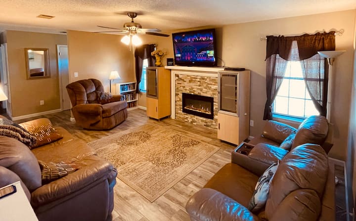 Updated 3br/2ba Home W/ Fireplace Near Beaches - 나바르 비치