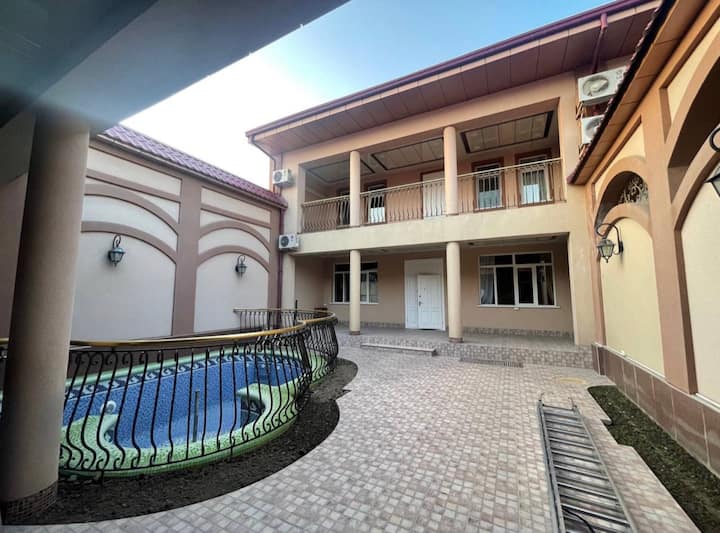 Cheerful 3-bedroom Residential Home With Pool - Tashkent