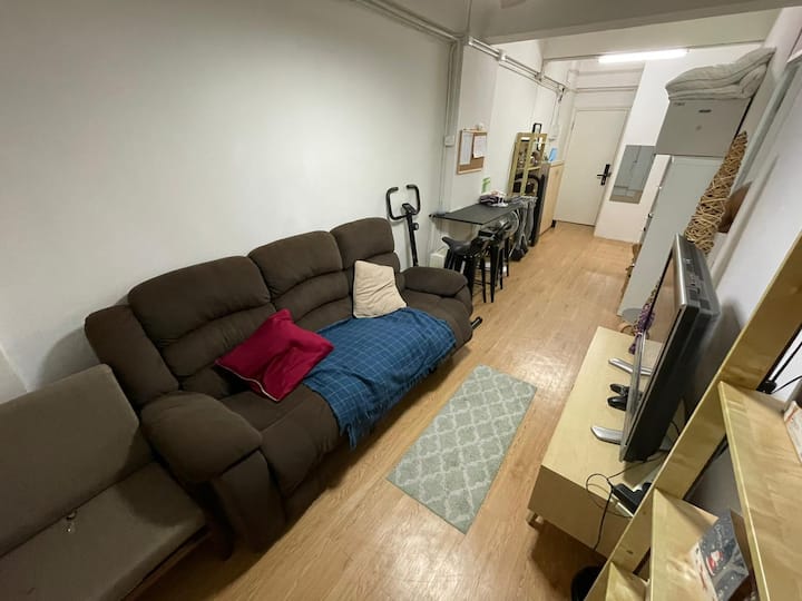 Spacious Room Near Sai Ying Pun Mtr - Hong Kong