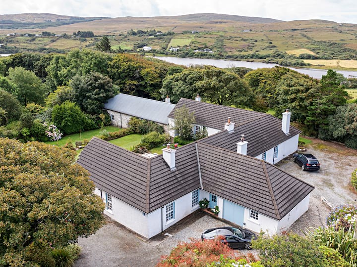 Traditional Lodge On 4 Acres - Clifden