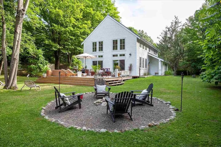 Modern Stylish Farmhouse - New Paltz, NY