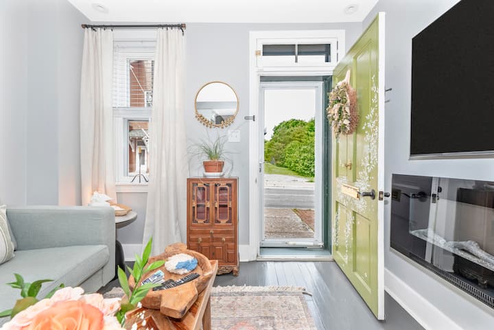 Garden Retreat On Carroll Creek + Free Parking! - Frederick, MD