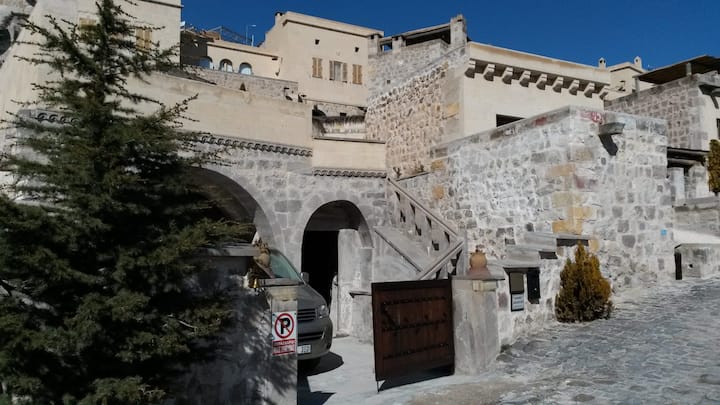 Caves With View Of Mount Argaeus - Nevşehir