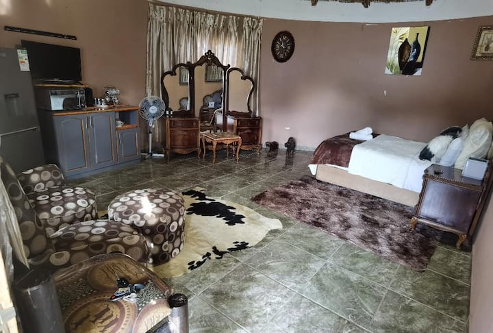 Comfortable 1 Bedroom Thatched Rondavel In Manguzi - Manguzi