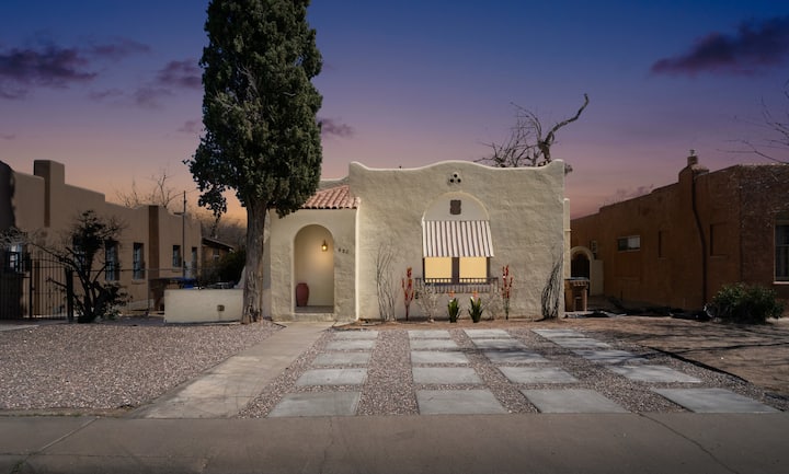 Beths House: A Charming Adobe Located Downtown - Las Cruces, NM