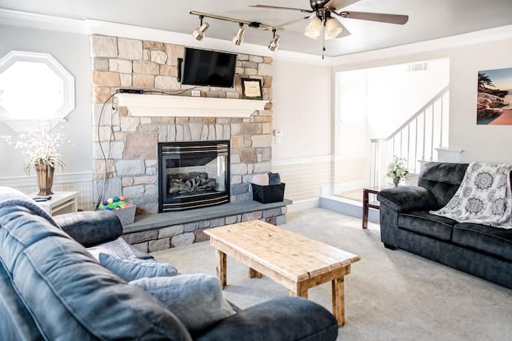 Prime Location:spacious Renovated Gordonville Home - Strasburg, PA