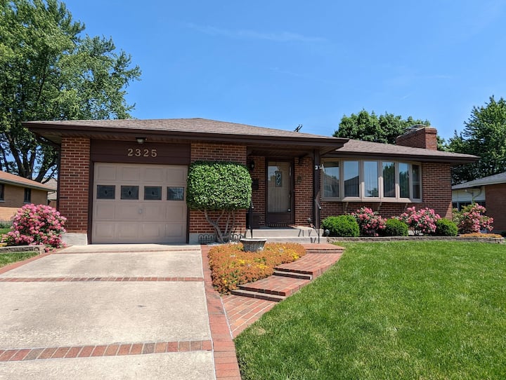 The Retro Bungalow In Dayton 3bd/2ba - Beavercreek, OH
