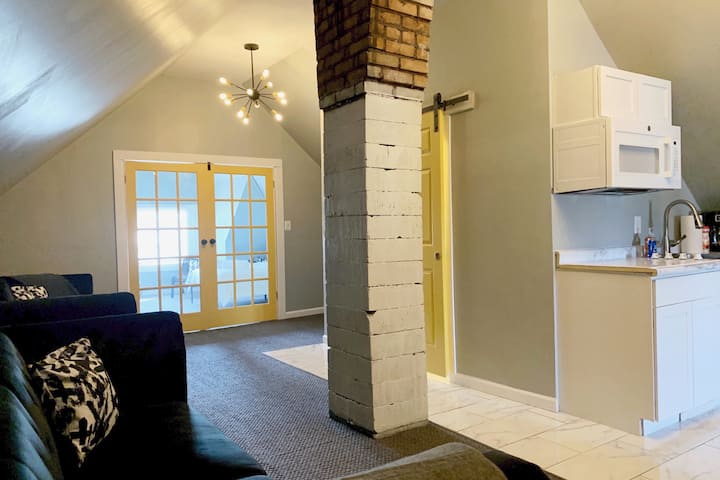 Cozy & Charming Newly Remodeled 2bdr Close Midtown - Detroit