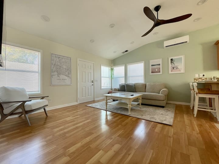2-bedroom Home In Aircraft Manor, East Long Beach. - Seal Beach, CA