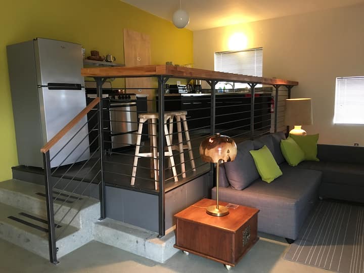 Loft Living & Artist Studio Near Joshua Tree Park - Yucca Valley, CA