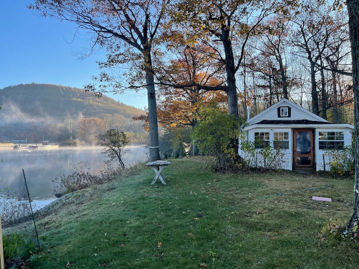 Serene 2-bedroom Tiny House On Private Peninsula - Hague, NY