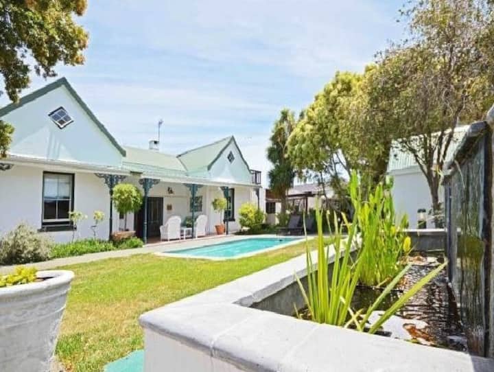 Luxury Airconditioned Loft Suite - Somerset West