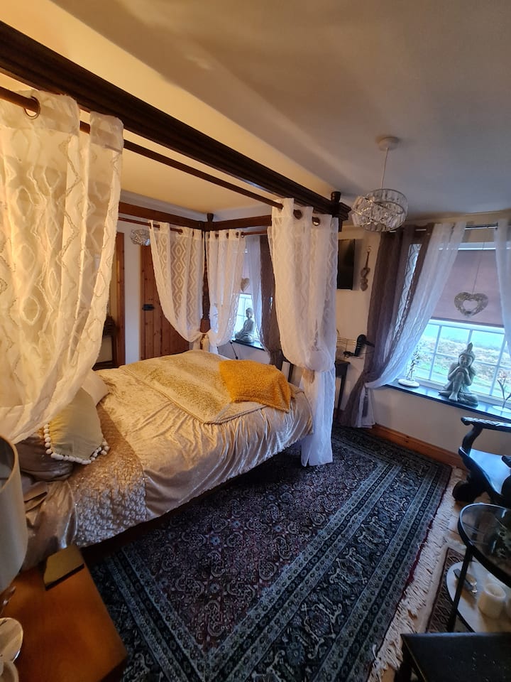Welcoming Four Poster Inc Breakfast In Family B&b - Camelford