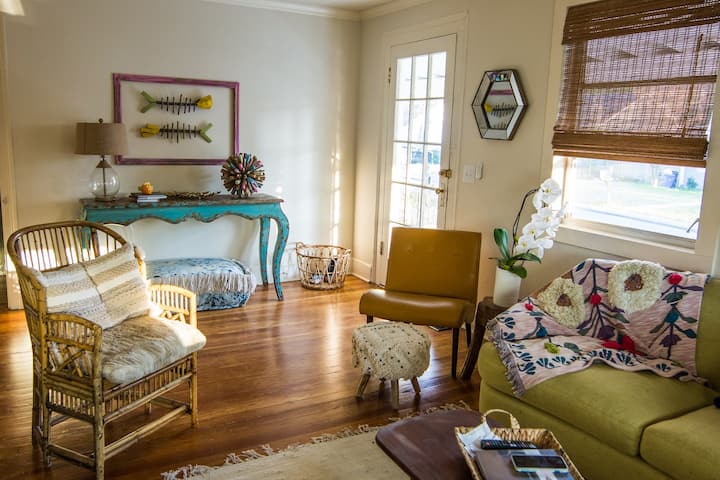 "Mini-mansion" On Moon Street Available Now! - Marietta