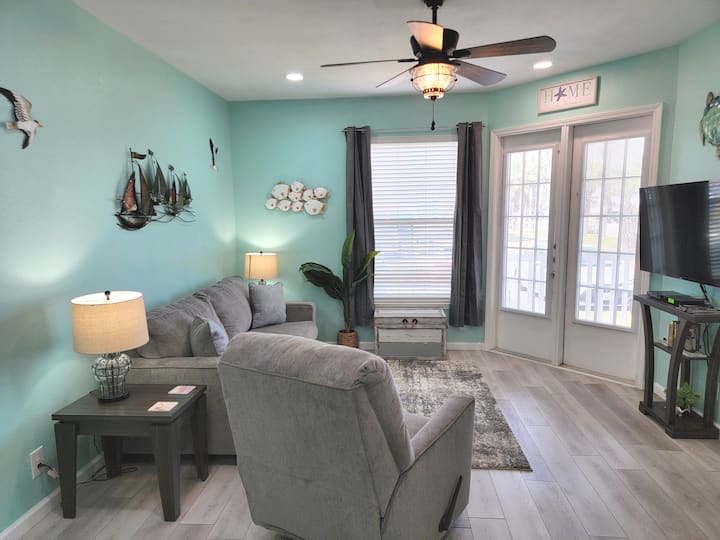 Beach Oasis, 1st Floor, By Beach, Pool & Hot Tub - Corpus Christi, TX