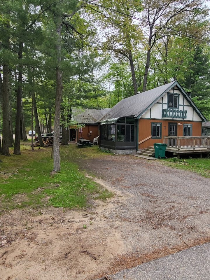 Just Remodeled 3 Bedroom Chalet By The Water - Houghton Lake, MI