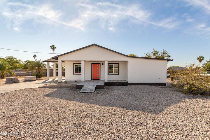 Modern Home In Quiet Neighborhood - Avondale, AZ
