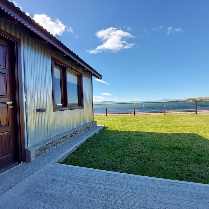 Casa Patagónica Sobre Costanera Frente Al Lago - El Calafate