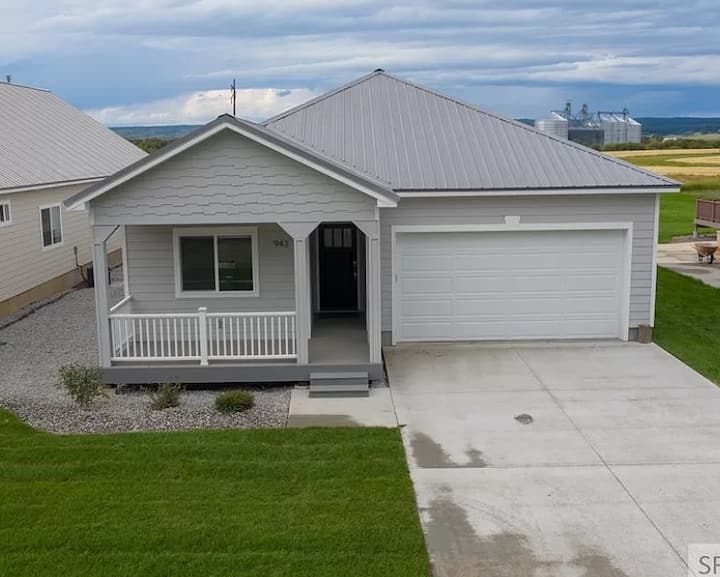 Modern 3 Bedroom Farmhouse - Ashton, ID