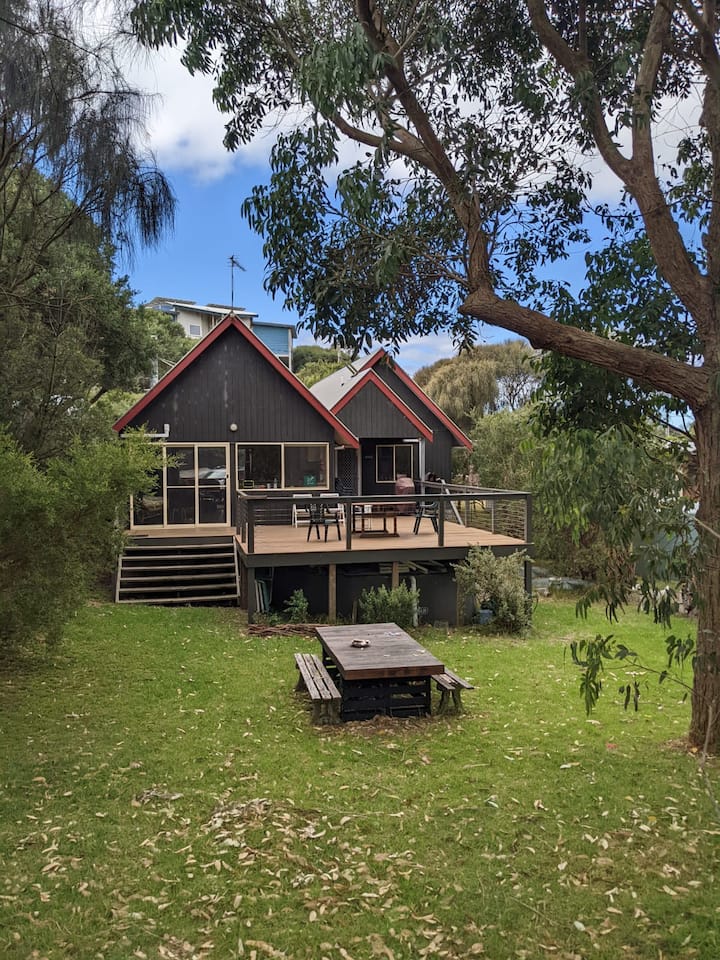 Light-filled House With Direct Beach Access - Sandy Point