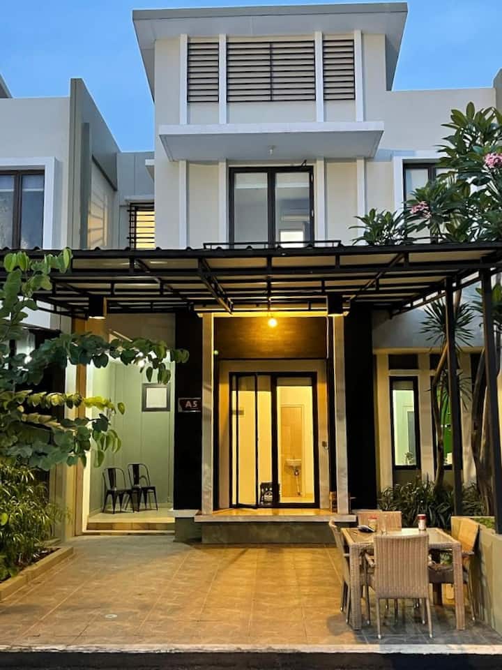 Cosmo Park Town House In Central Jakarta - Jakarta