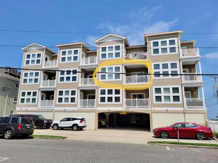 Beautiful Condo One Block From The Beach! - Wildwood Crest, NJ