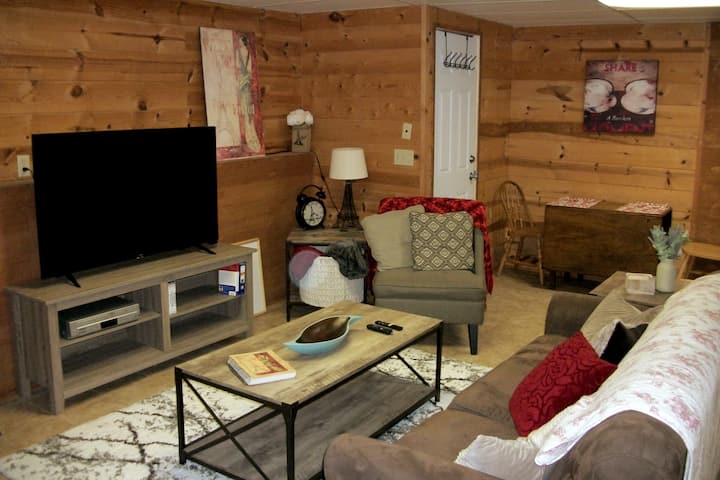 No Airbnb Fees ! Spacious 1-bedroom, Can Sleep 6. - Gig Harbor, WA