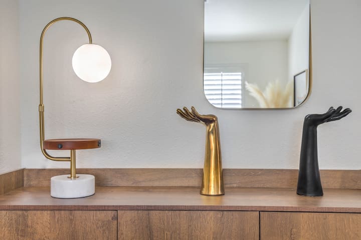Cozy 4 Bd, 2 Ba House With Pool & Hot Tub - North Las Vegas, NV