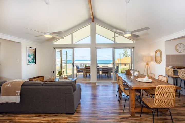 Chic Coastal Holiday Home - Ledge Point