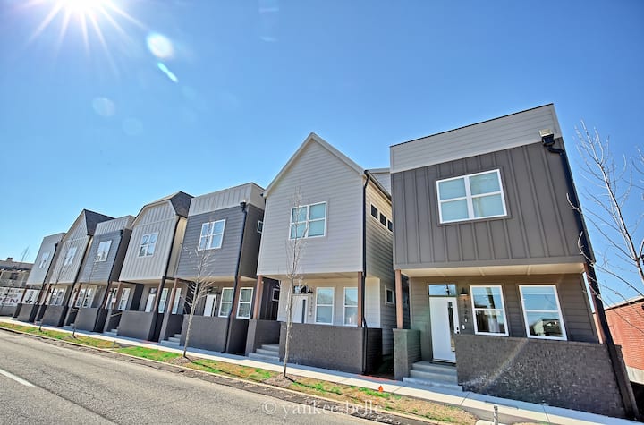 Southside Home Featuring Rooftop Retreat! - Chattanooga, TN