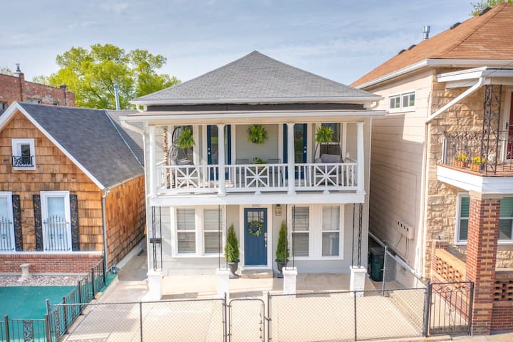 6 Kings + 6 Tvs | Walk To River Market & Streetcar - Kansas City