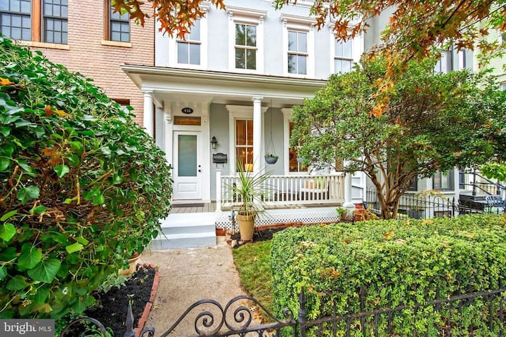 Bright, Spacious Capitol Hill Townhouse With Patio - Washington, D.C., DC
