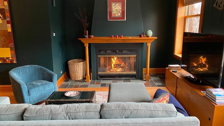 The Logan Square Guest House (Free Parking!) - Chicago, IL