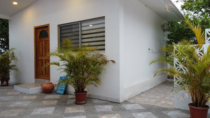 Quaint Central Manglaralto Casita Near The Beach - Santa Elena
