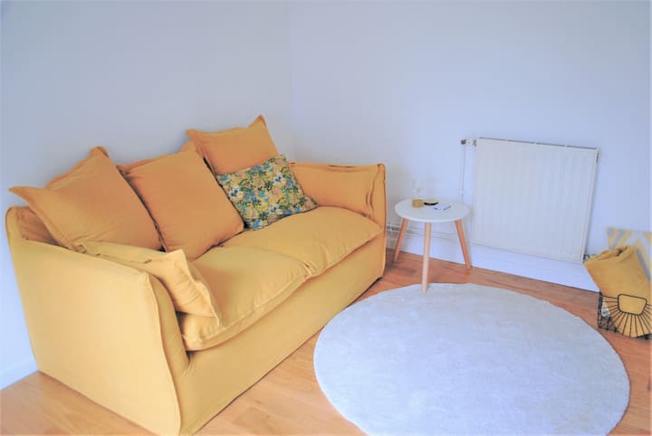 Yellow Guest House à Bourg La Reine - ibis Styles Bourg La Reine