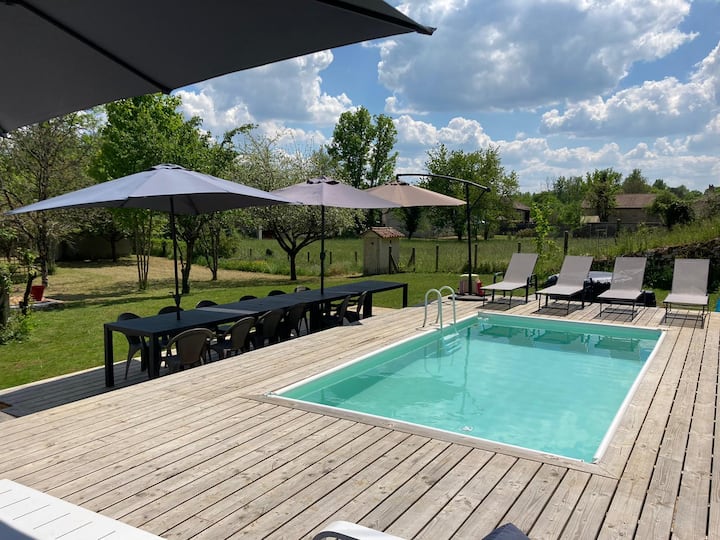 Maison De Famille Avec Piscine. - Nontron