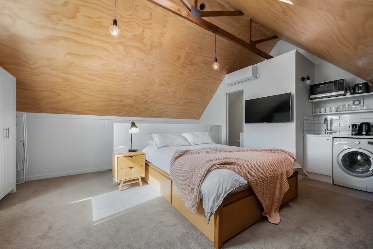 Lower Hutt Holiday Rentals & Homes - Wellington, New Zealand | Airbnb