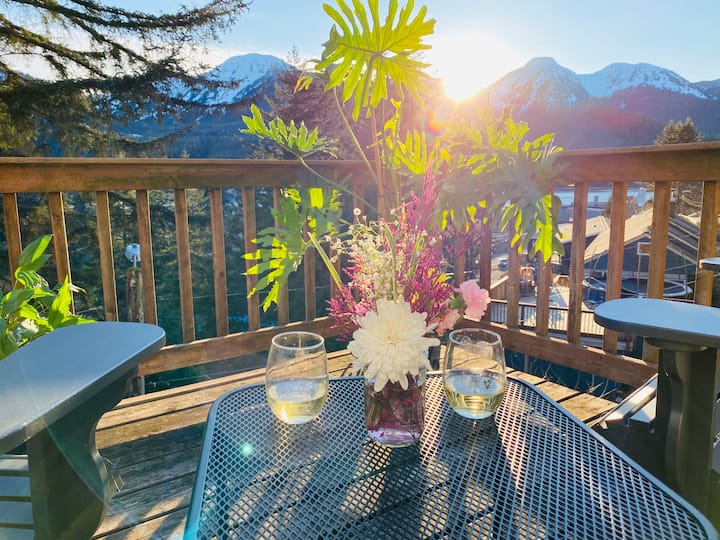 Bright And Spacious House Near Downtown Juneau! - Juneau, AK