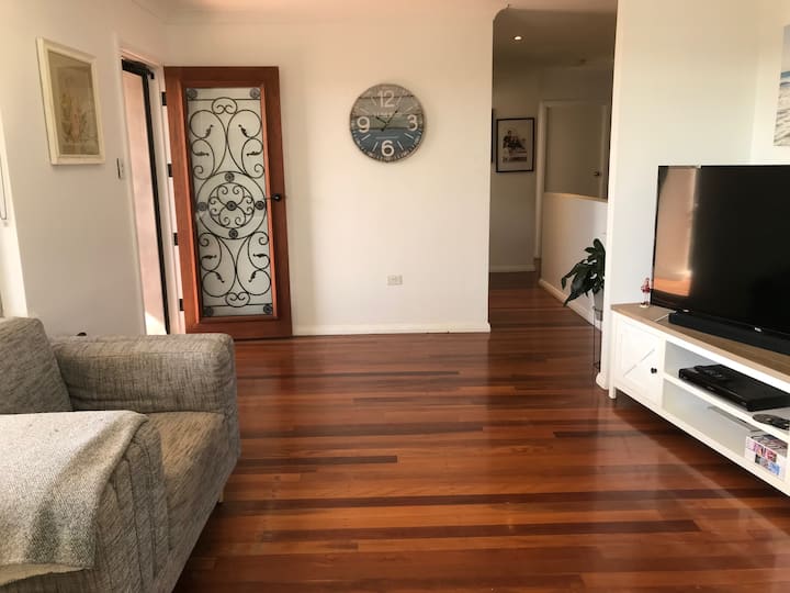 Light And Airy 4 Bedroom Home In Quiet Location - Port Macquarie