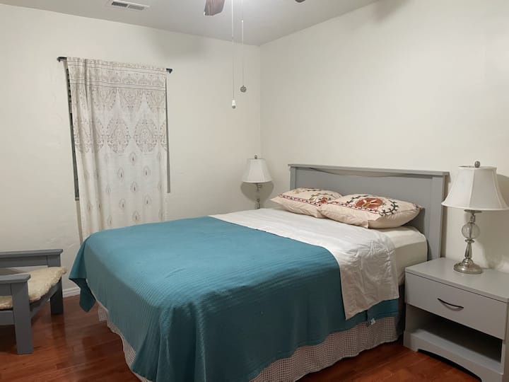 Private Room In Long Beach - Long Beach, CA