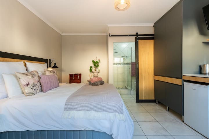 Queen Room With Shower - Alberton