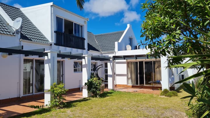 Sunny 3 Bedroom House Close To The Beach - Saint Helena Bay