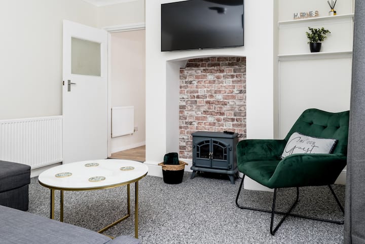 Large 1 Bed Central Poole Getaway, Parking, Wifi - Poole
